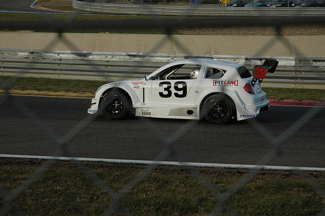 Stage pilotage Mit Jet sur circuit : découvrez les offres